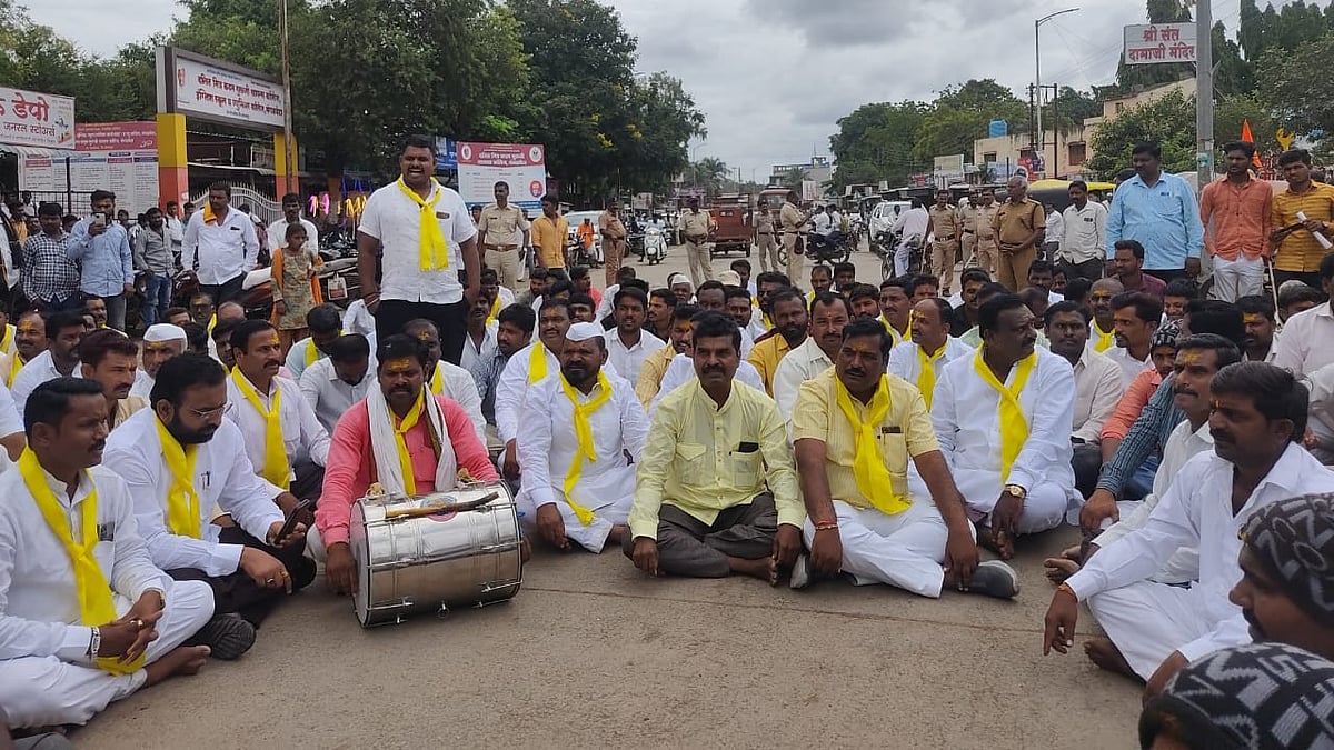 Dhangar Reservation : धनगर आरक्षण मागणीसाठी मंगळवेढ्यात मेंढरासह समाज ...