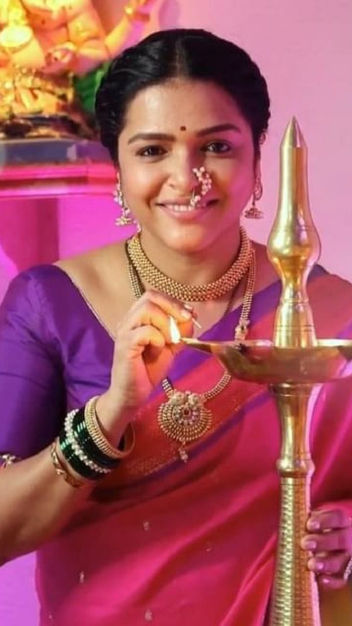 दीपा परब गणराज रंगी रंगली