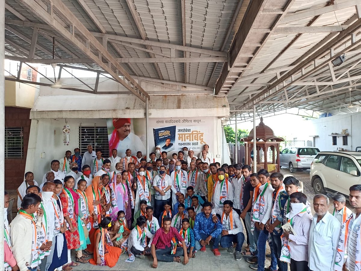 महाजनांच्या बालेकिल्यात भाजपला सुरूंग; भाजपचे कार्यकर्ते राष्ट्रवादीत ...