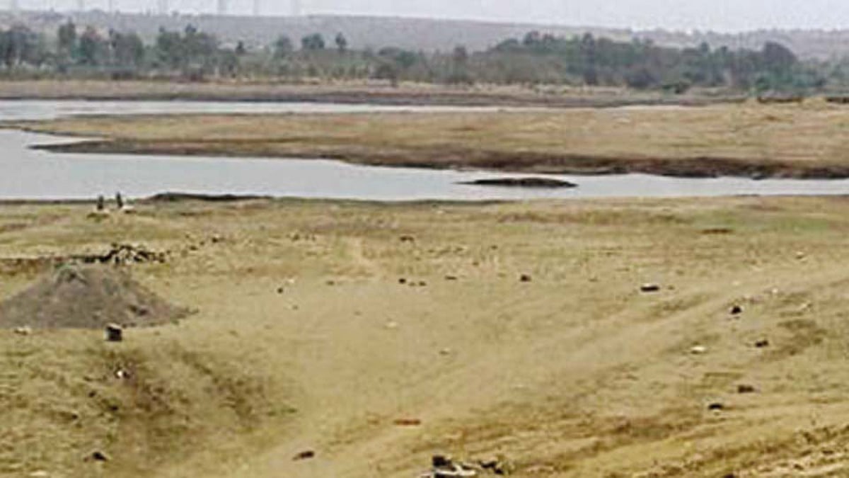 कळंबावासीयांच्या नशिबी दुर्गंधीयुक्त पाणी | Sakal