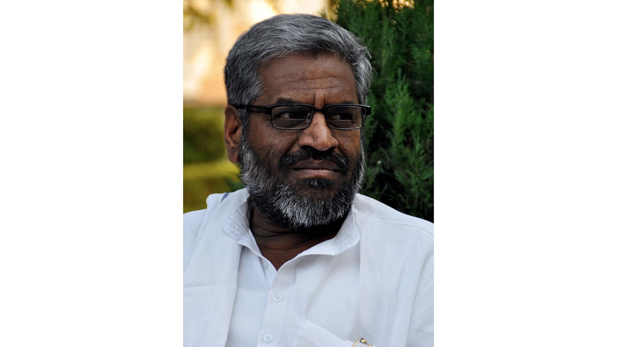 पाशा पटेल यांना राज्यमंत्रिपदाचा दर्जा | Sakal