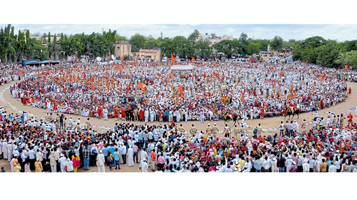 Ashadi Wari 2023 : 'पुंडलिक वरदे'', ''ज्ञानोबा तुकाराम'' जयघोषात ...