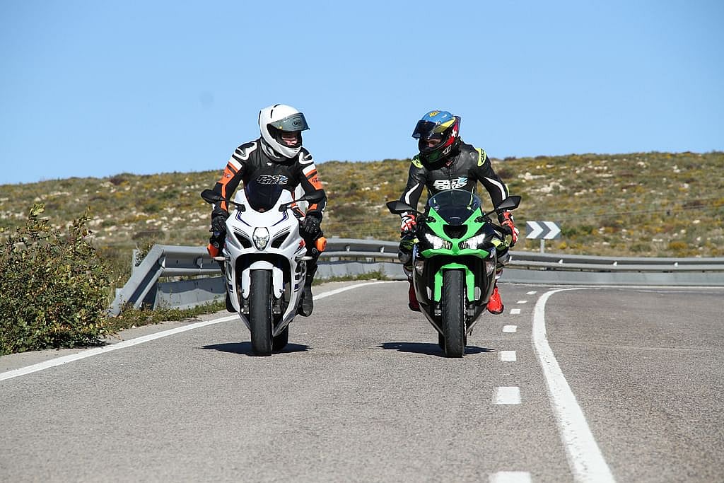 Size Matters: Kawasaki Ninja ZX-6R vs Suzuki GSX-R1000R
