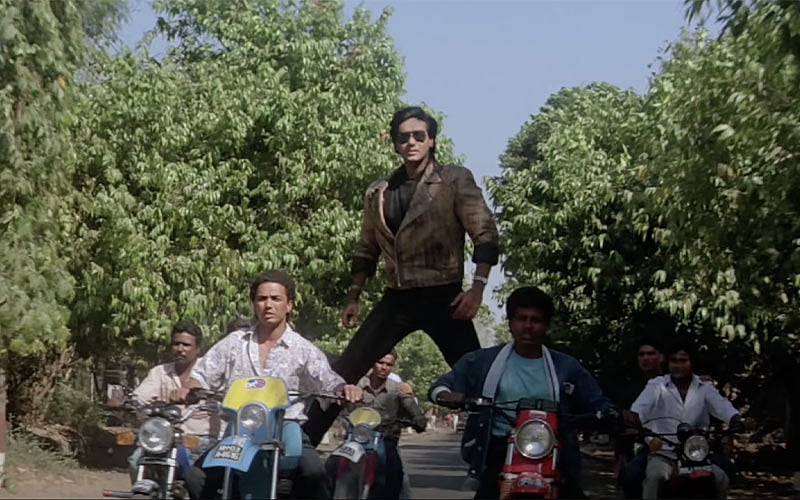 Phool Aur Kaante And 6 Other Memorable Bike Entry Scenes