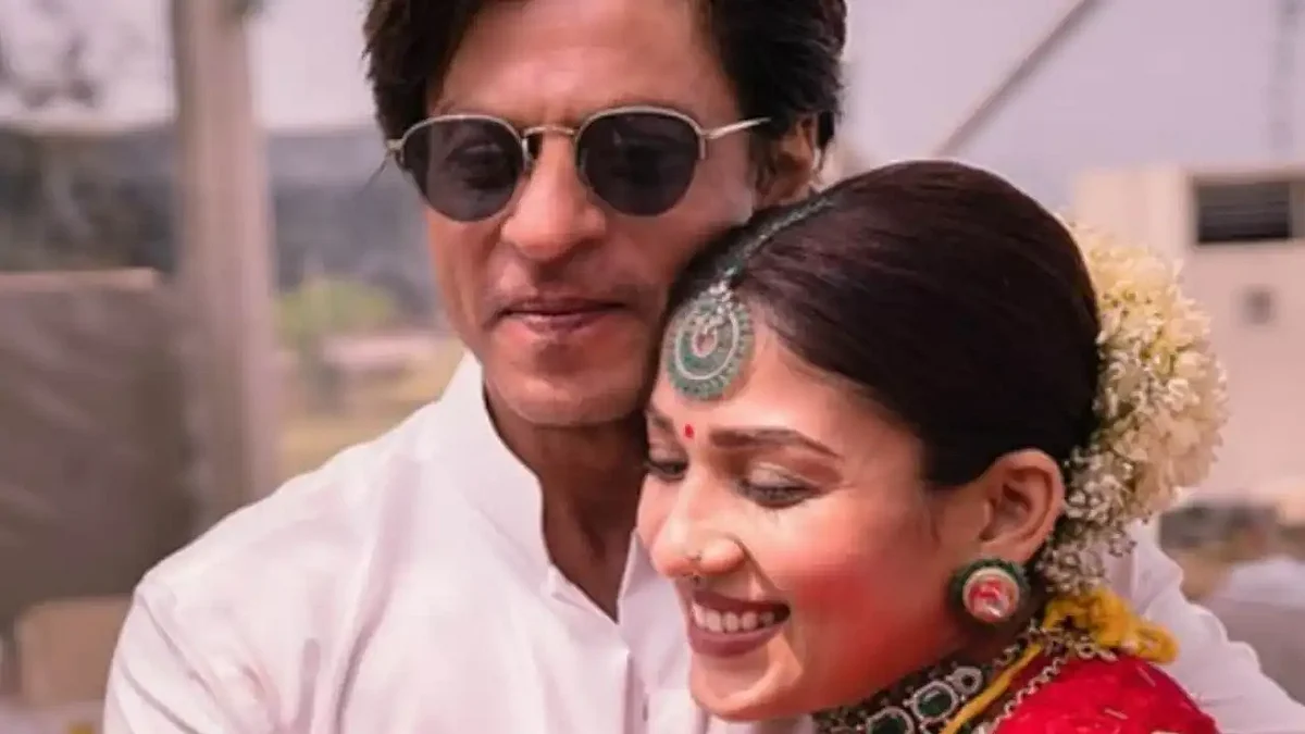 Shah Rukh Khan does his signature pose for Jawan song Shah Rukh Khan does his signature pose for Jawan song