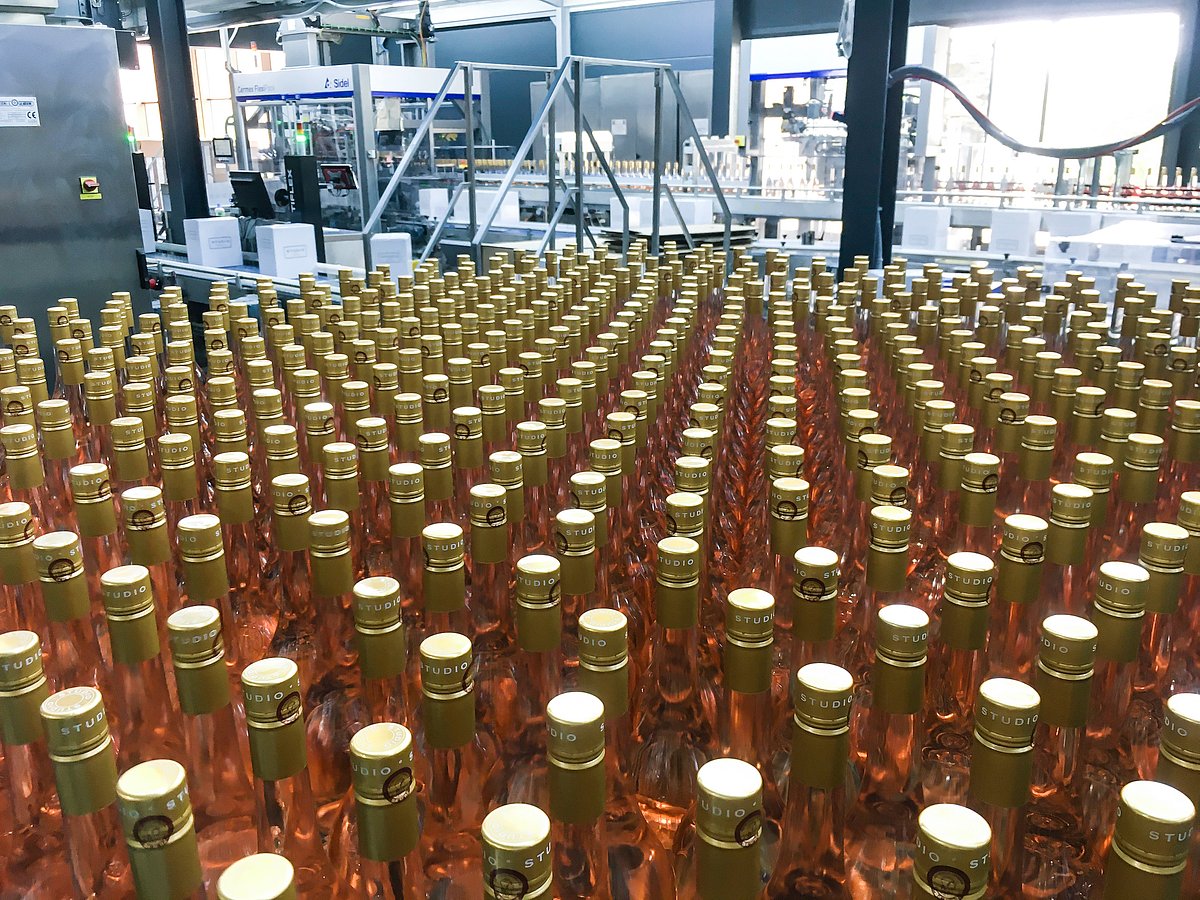 Agile and fully automated: Sidel’s tailor-made end-of-line solution for Perrin wines