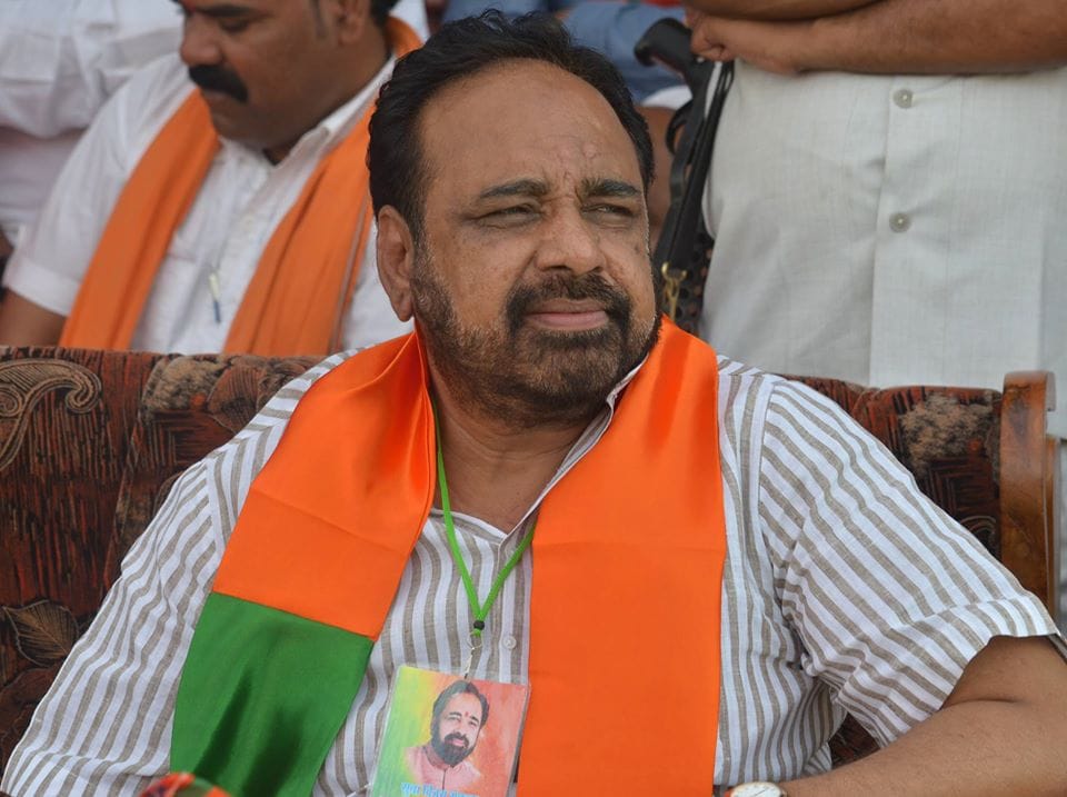 Bhopal: PWD minister calls on Gadkari, Scindia