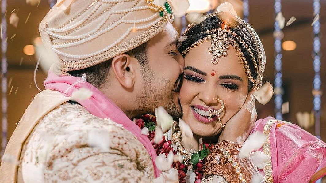 Is Aditya Narayan Married / Aditya narayan is all set to marry his ...