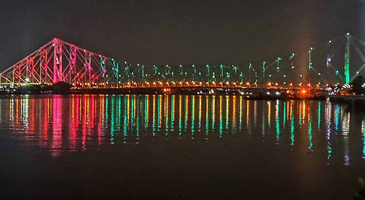 West Bengal: Iconic Howrah Bridge Decorated With 'Alpana' Artwork Amid ...