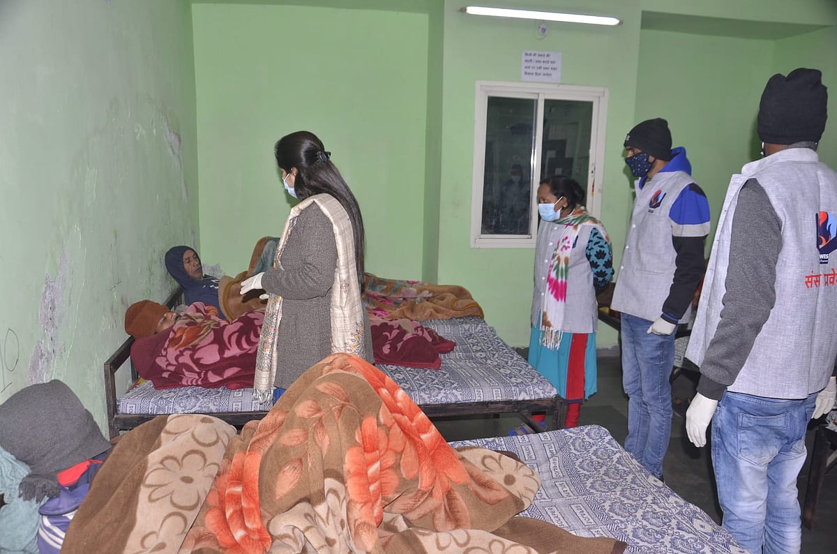 Indore Municipal Corporation shifts destitute people sleeping on ...