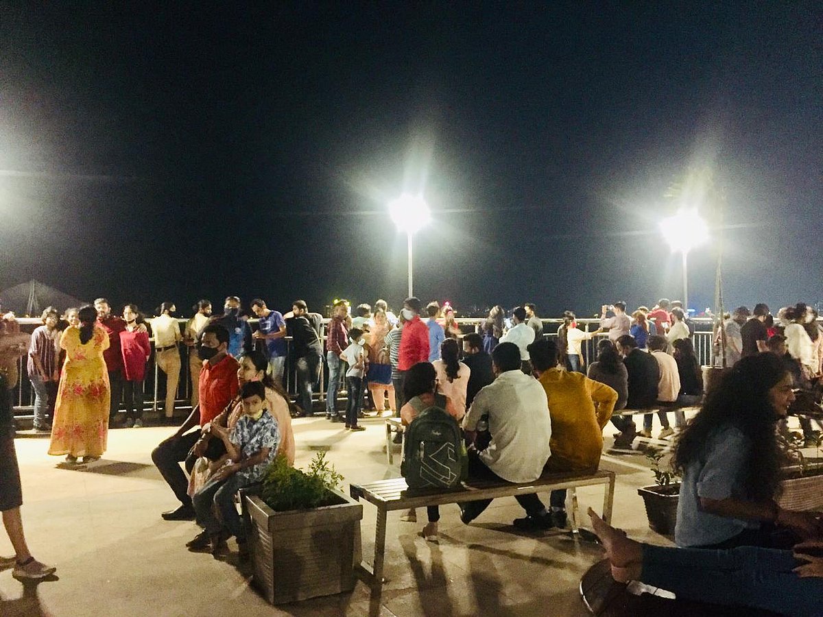 Mumbai: Dadar's new deck follows no COVID-19 protocols