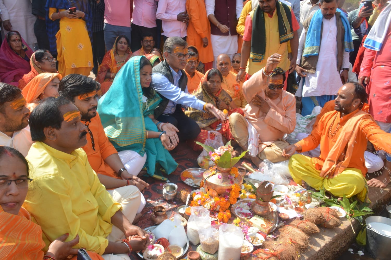 Narmada Nagar: Procession, chunari yatra marks Narmada Jayanti