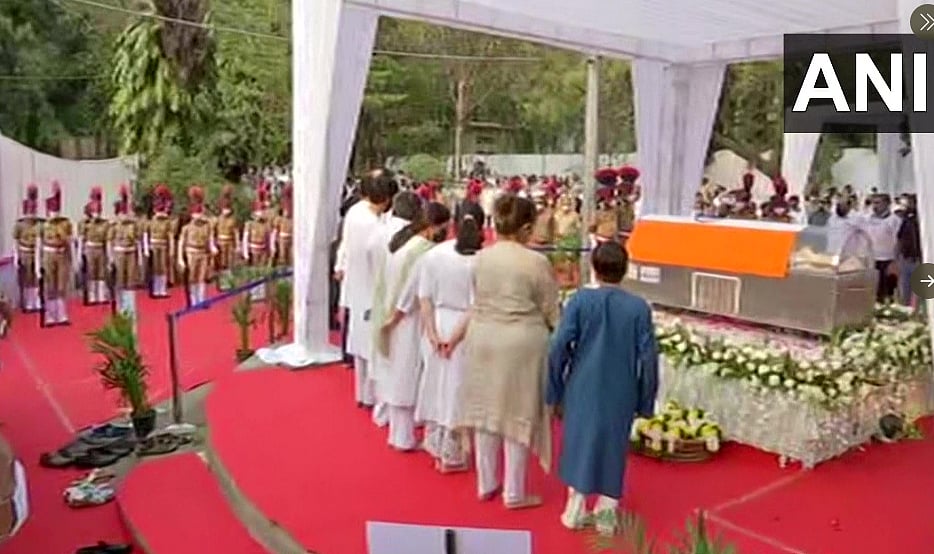 Industrialist Rahul Bajaj cremated with full state honours in Pune