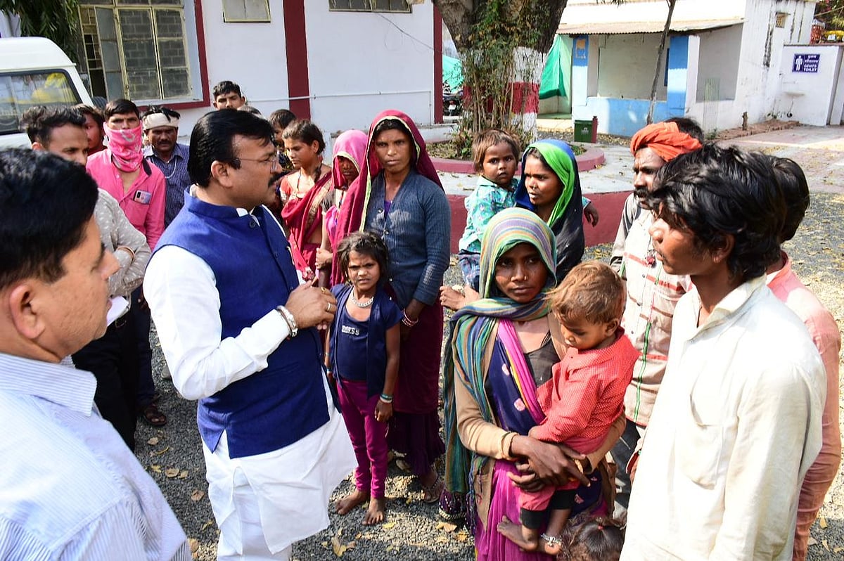 Barwani: Suitable employment to be provided to tribals to contain migration