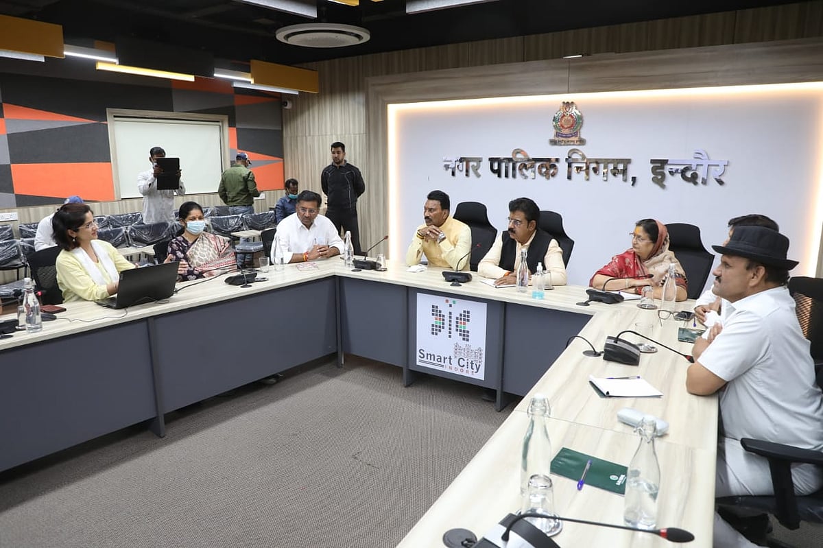 Indore: Meeting at AICTSL to review progress of Metro train work