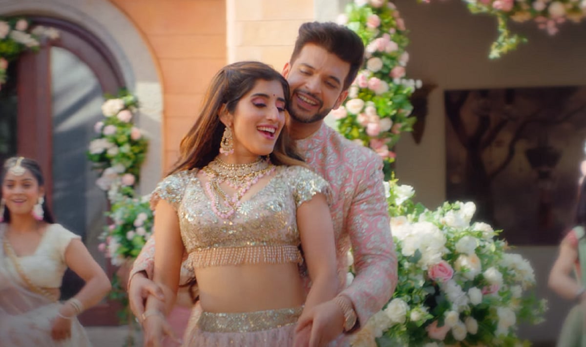 Watch: Karan Kundrra, Akasa's new song 'Kamle' sets romance goals