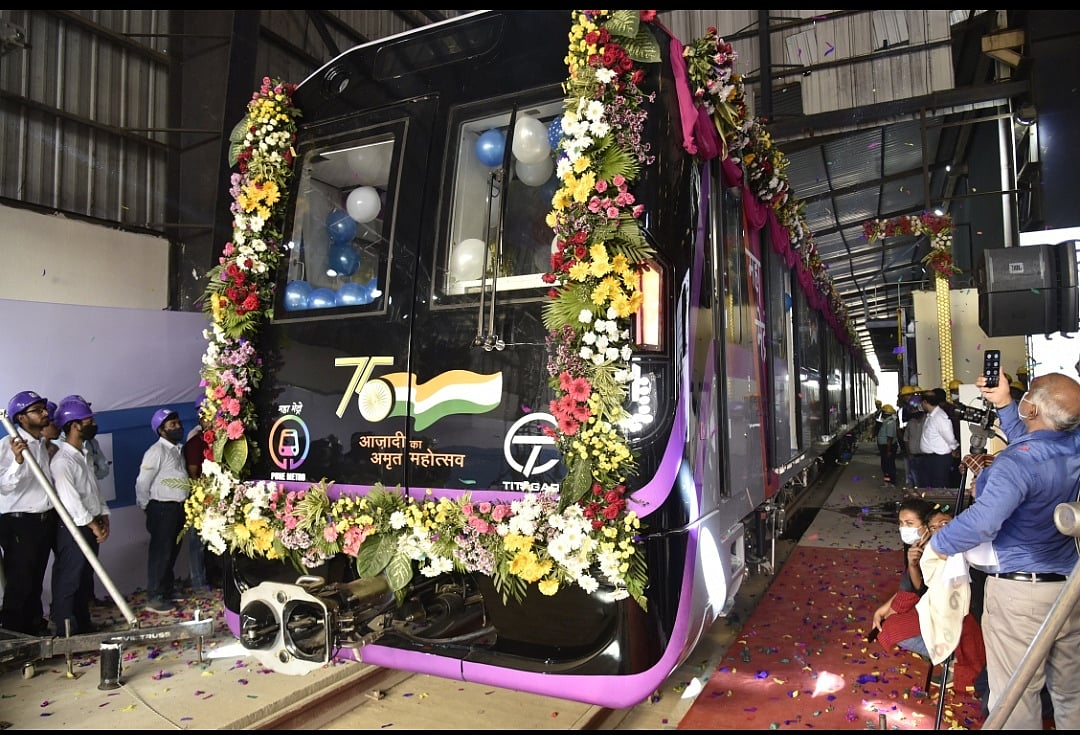 India's first Aluminium body metro train manufactured by Titagarh ...