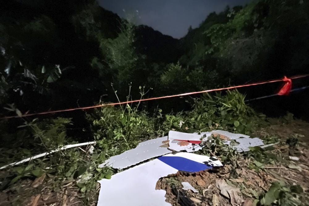 China plane crash: Aircraft 'nose-dived' from 29,000 feet