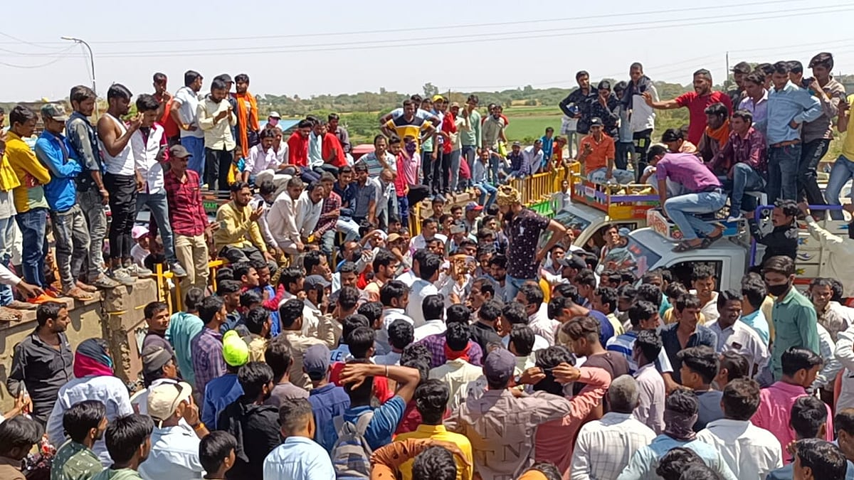 Badnawar: Farmer vs trader at anaj mandi, Work stalled for two hours