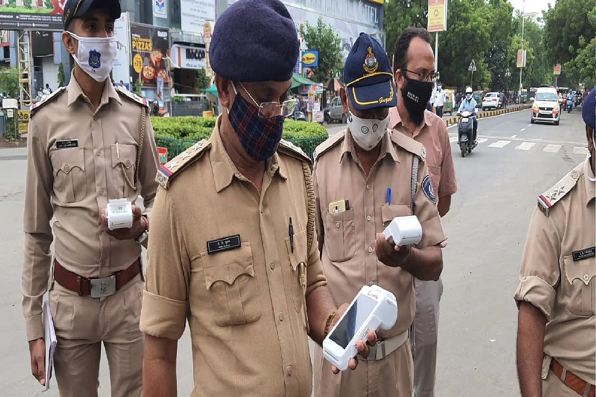 Traffic cops in Bhopal and Sagar armed with PoS machines