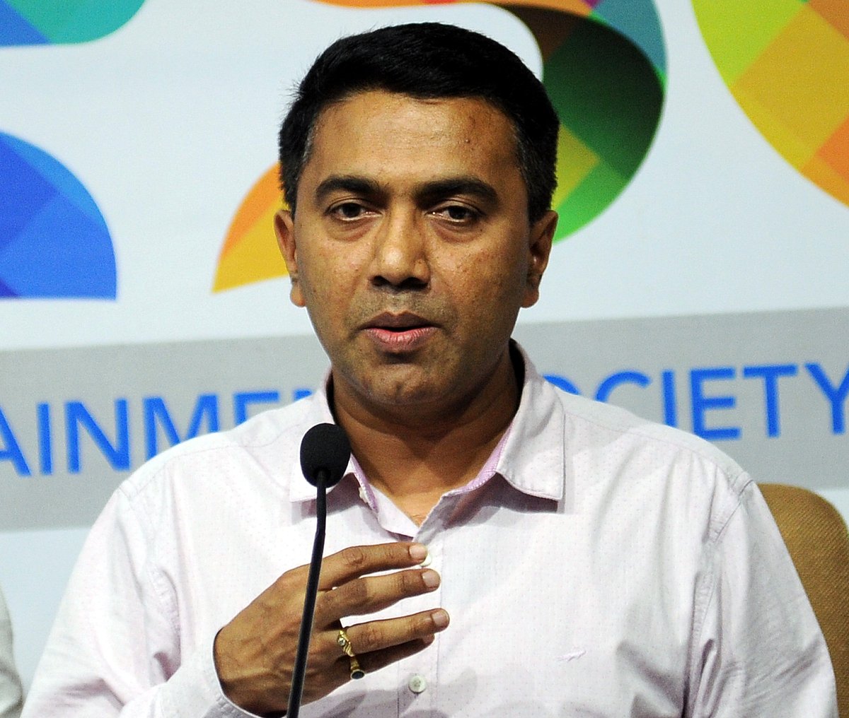 Goa: CM Pramod Sawant warns of stopping grants for teachers due to this ...