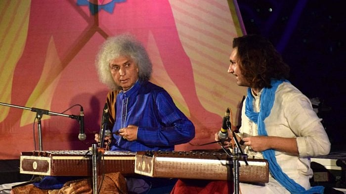 Maharashtra govt announces state funeral for Santoor maestro Pt Shiv ...