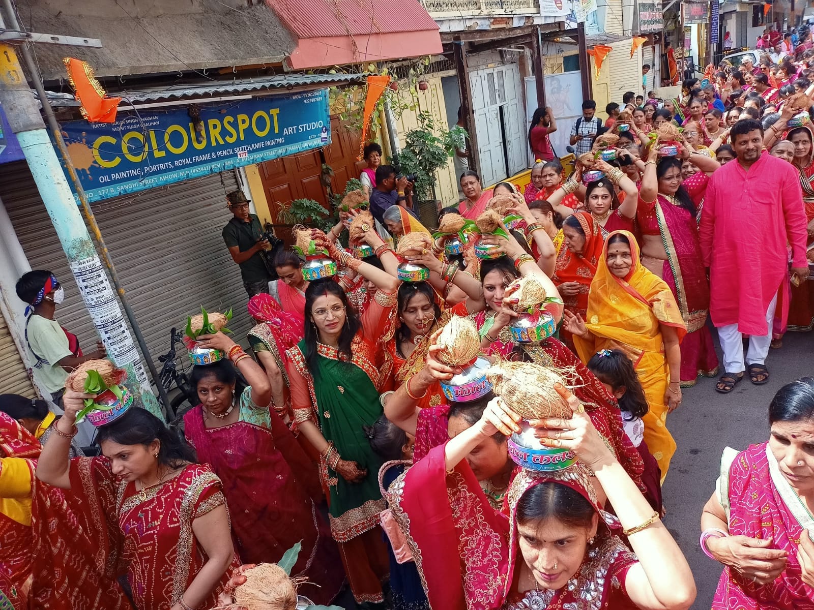 Mhow News Row: Grand Kalash Yatra taken out Gopal Mandir Pratishtha ...