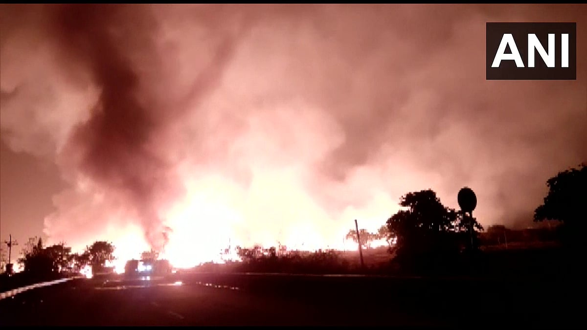 Maharashtra Massive Fire Breaks Out At Paper Mill s Wood Depot In Ballarpur No Casualties Reported maharashtra-massive-fire-breaks-out-at-paper-mill-s-wood-depot-in-ballarpur-no-casualties-reported