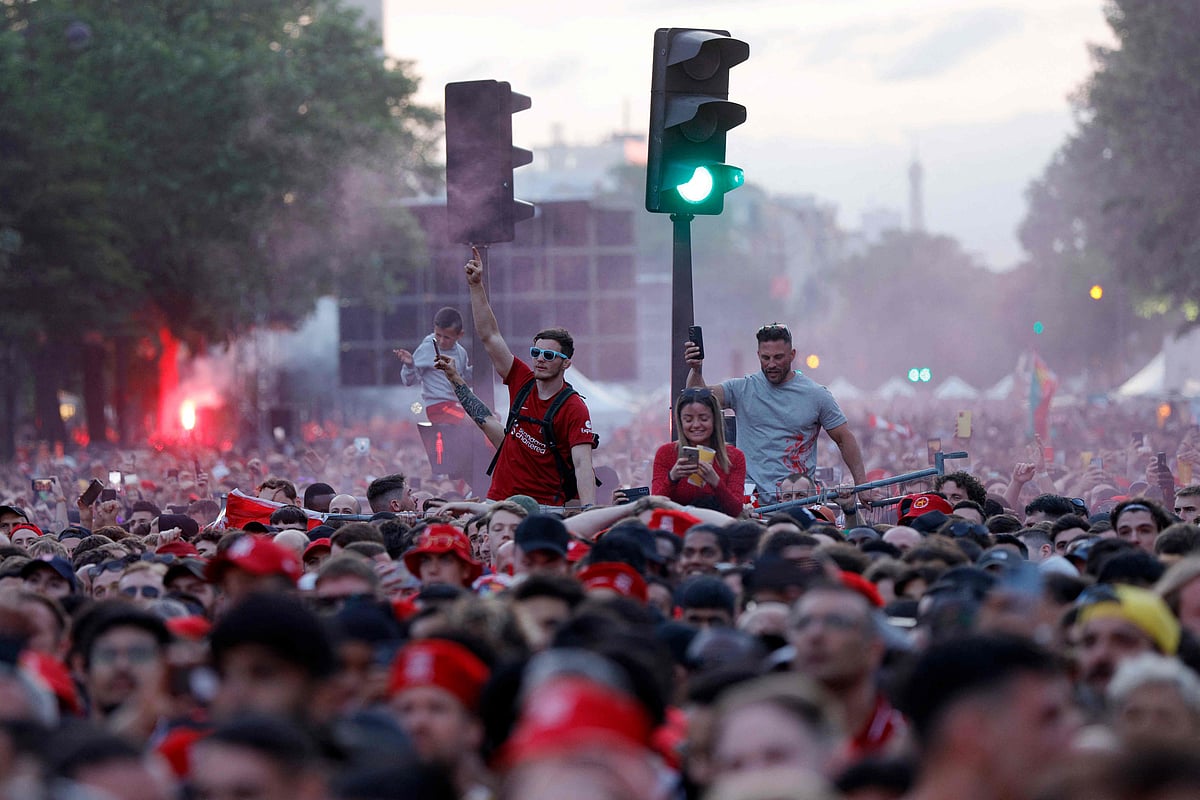 Riot police fired tear gas, pepper spray at Liverpool fans amid ...