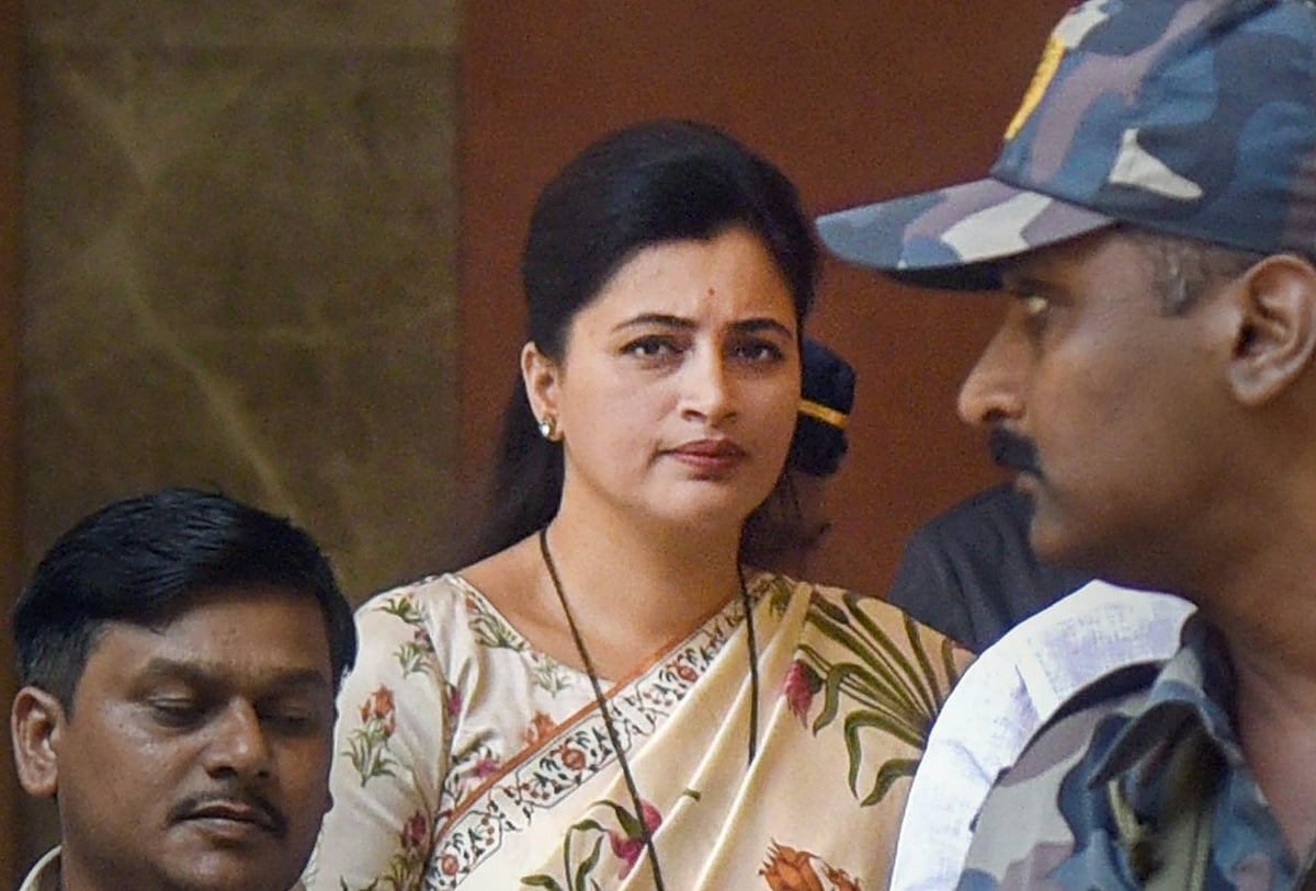 Watch video: Navneet Rana calls Shiv Sena MP Sanjay Raut 'parrot', says ...