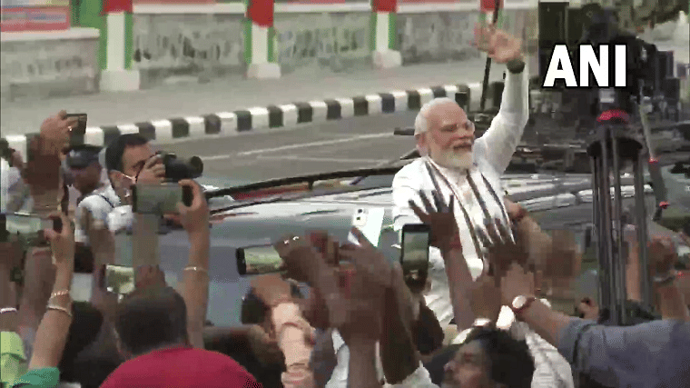 Modi in Tamil Nadu: PM holds roadshow in Chennai; BJP workers give him ...