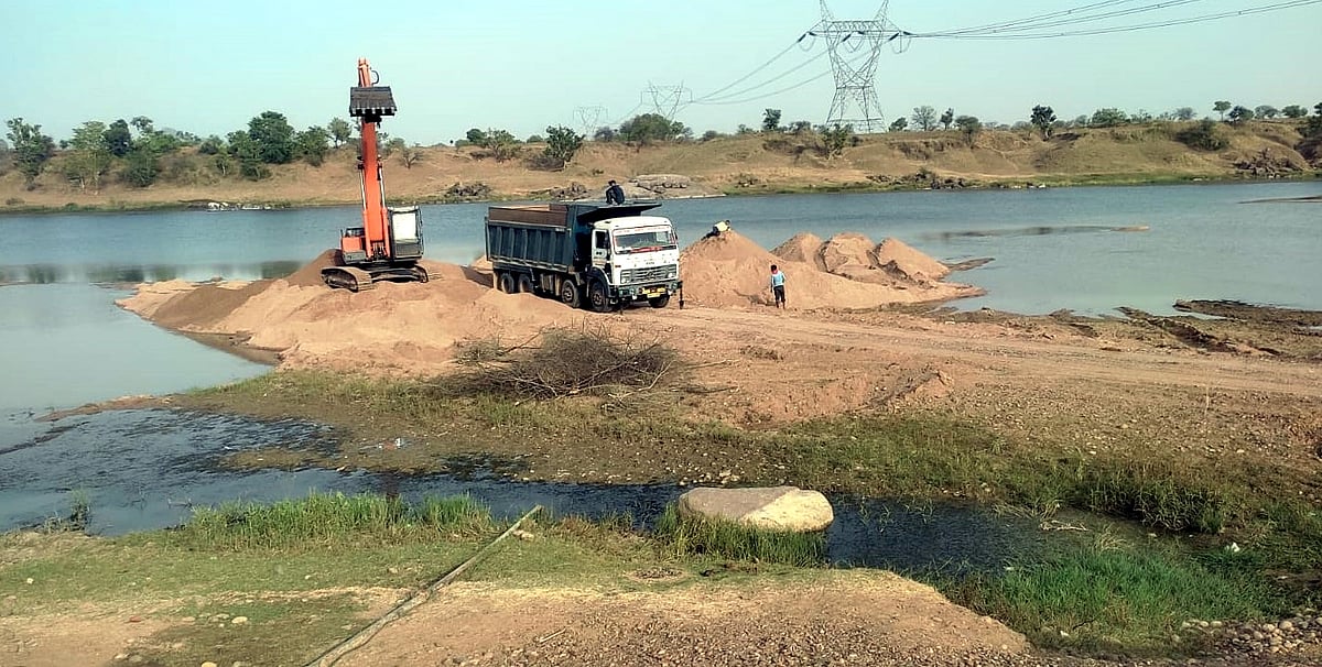 Chandla: Sand being extracted from unapproved mines, restricted ...