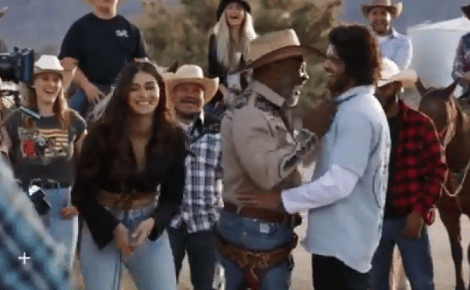 Watch: 'Liger' actors Vijay Deverakonda, Ananya Panday have special ...