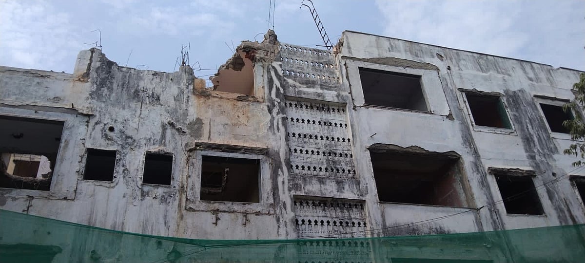 Mumbai: C1 building tenants continue to stay in rickety structures due ...