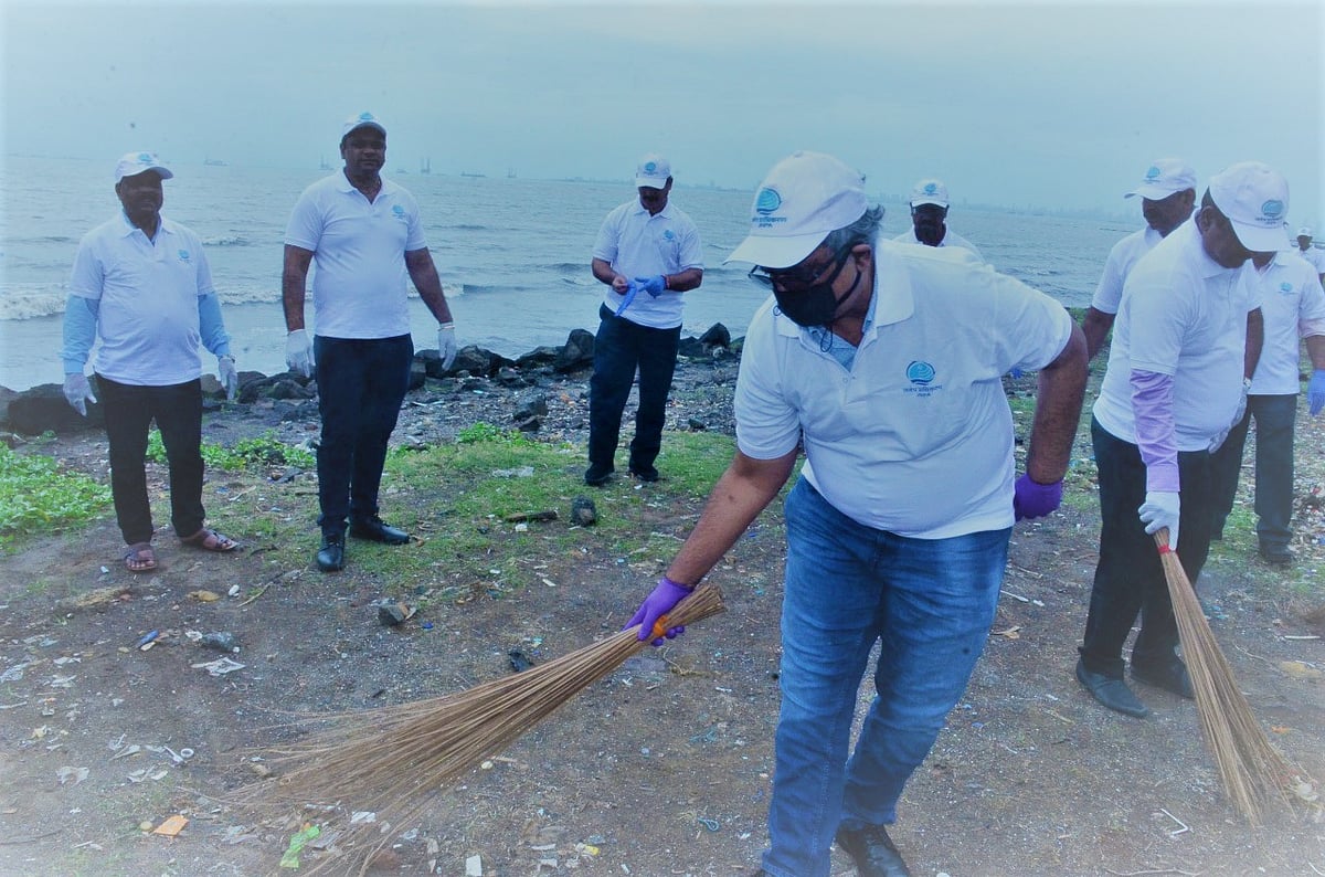 Navi Mumbai: JNPA conducts beach cleaning activities under 'Swachh ...