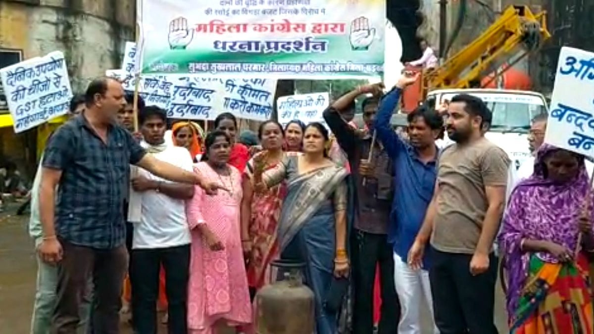 Sendhwa: 75-feet-high Tiranga hoisted at Tiranga Chowk