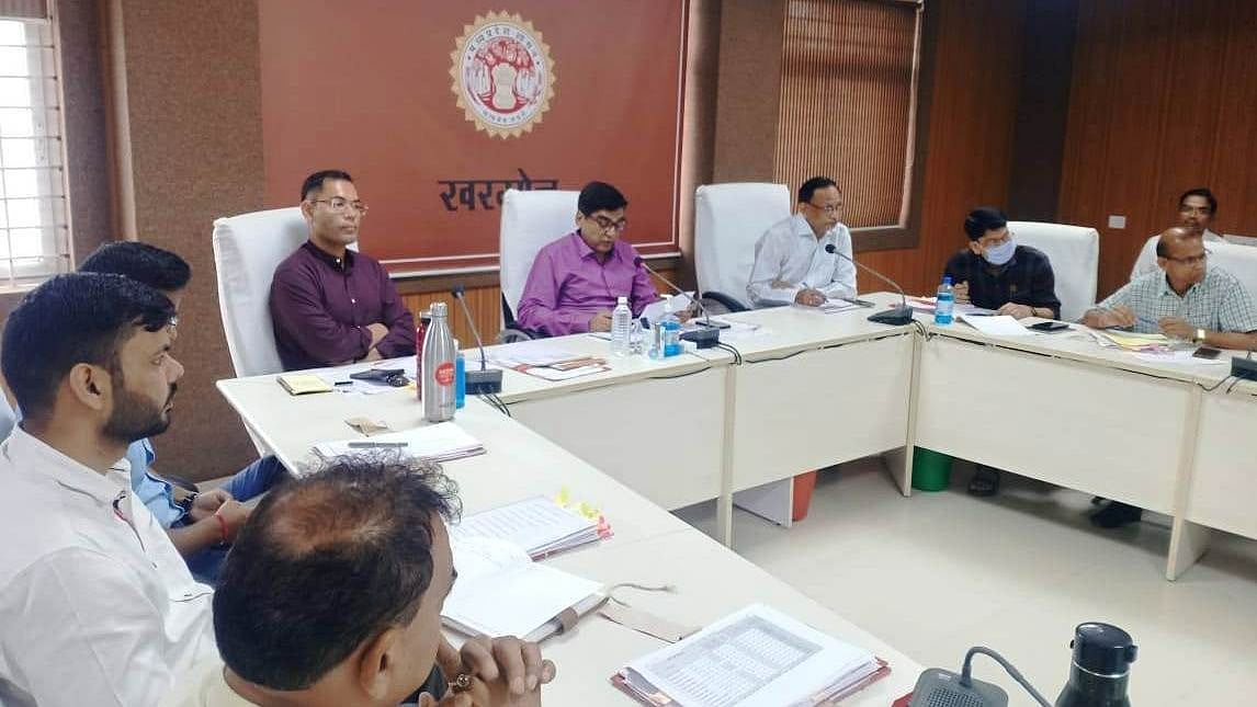 Khargone: Ensure systematic distribution of medicines in a week, says ...