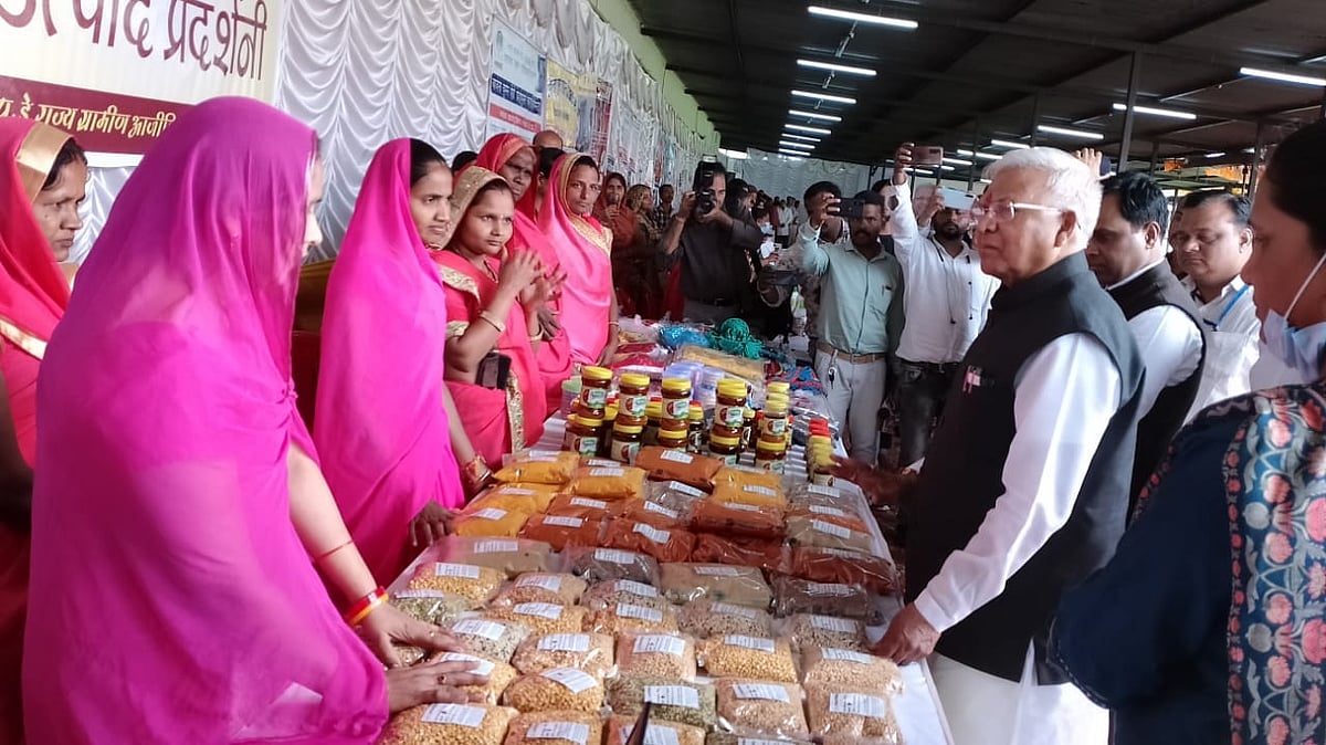 MP: Governor visits Ratlam, emphasises on importance of education in life