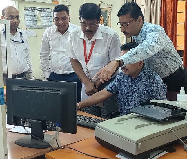 Indore: Officers of Bihar appreciate E-Registry & stamp system