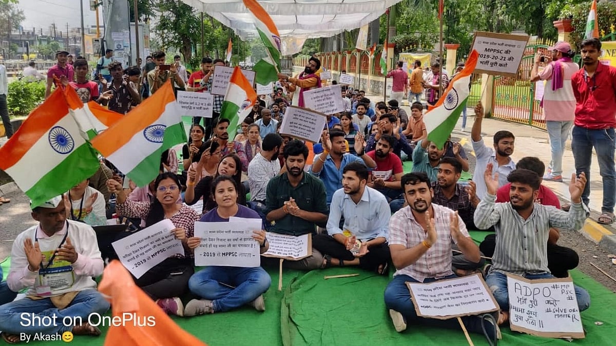 MP: Aspirants adopt Gandhi's 'gentle way' to protest against delay in ...