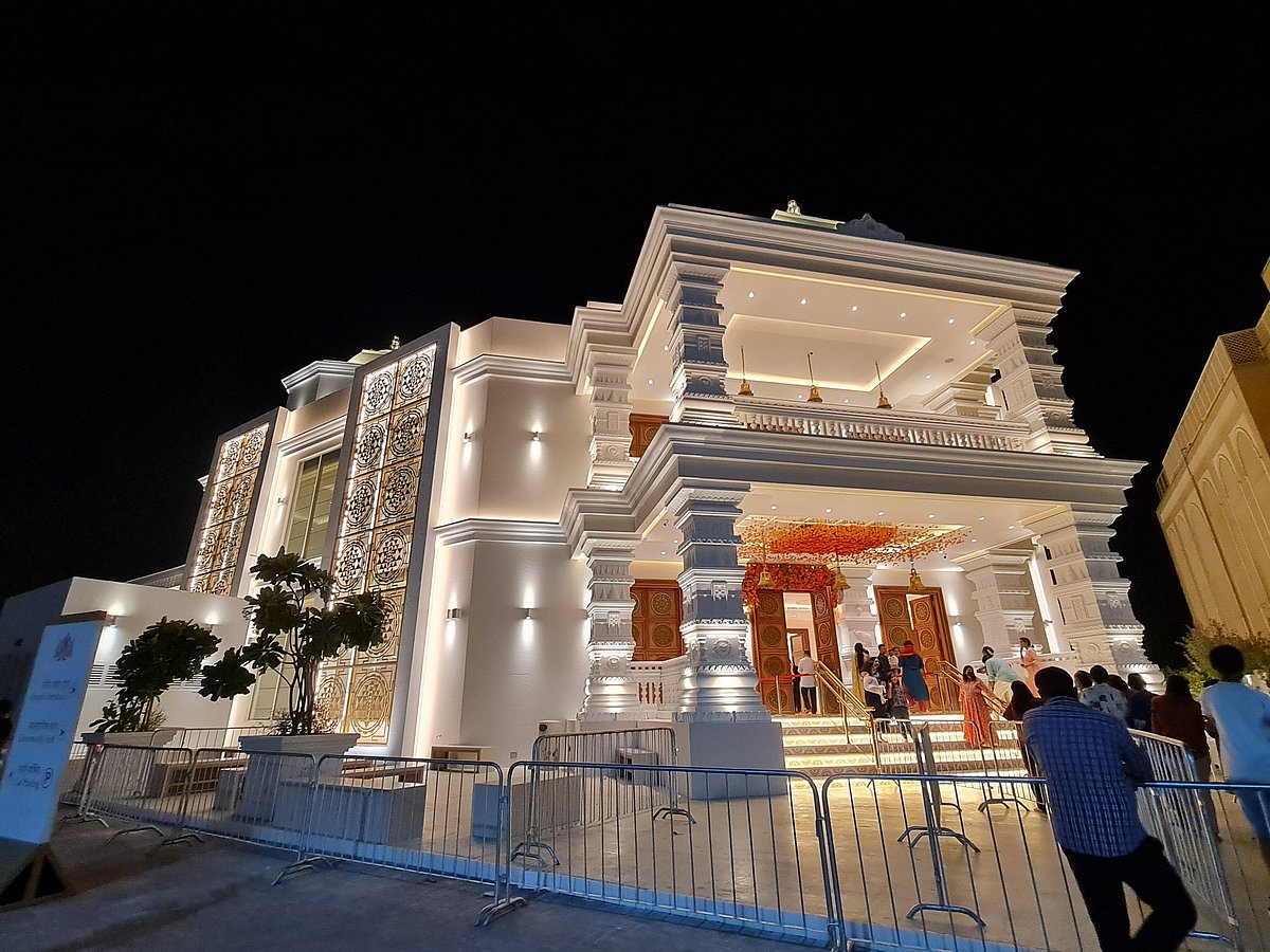 Watch video: UAE residents throng to get first glimpse of new Hindu ...