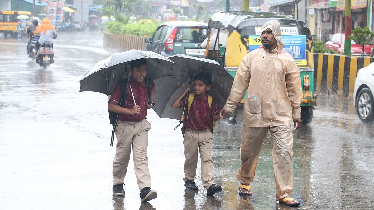 Indore: Rain lashes city areas with varying intensity