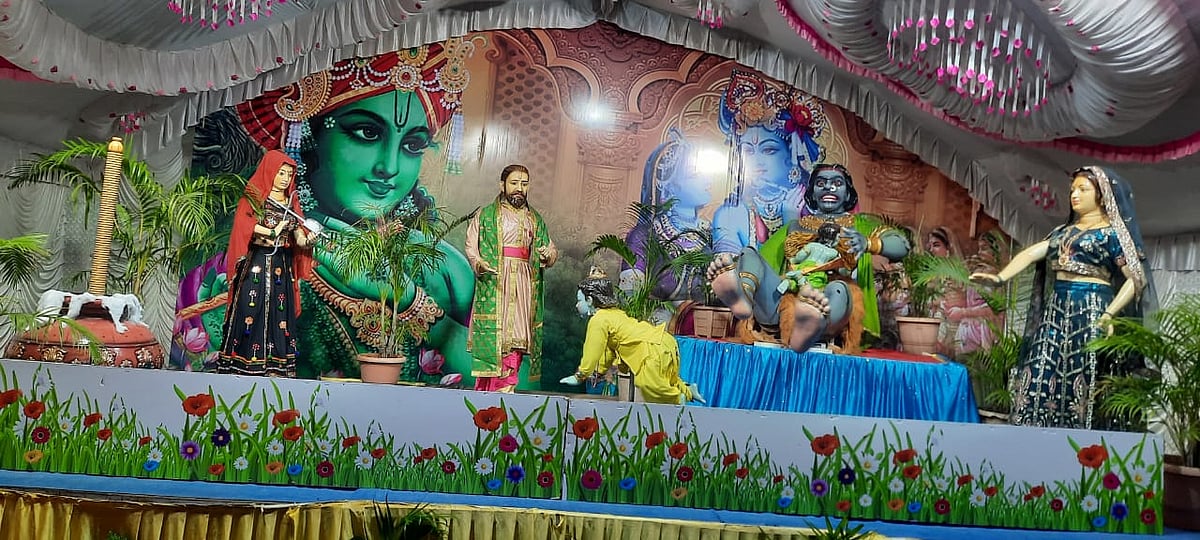 Sendhwa: Dinesh Ganj’s grand Ganesh pandal fascinates devotees