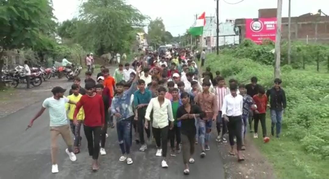 Meghnagar: School students walk 32 km to protest delay in scholarship ...