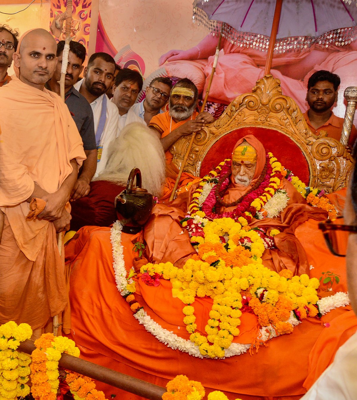 Photos: Dwarka peeth shankaracharya laid to rest in his MP ashram