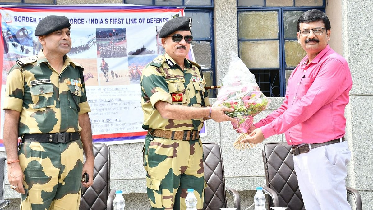 Indore: BSF teams motivate students to join the organisation