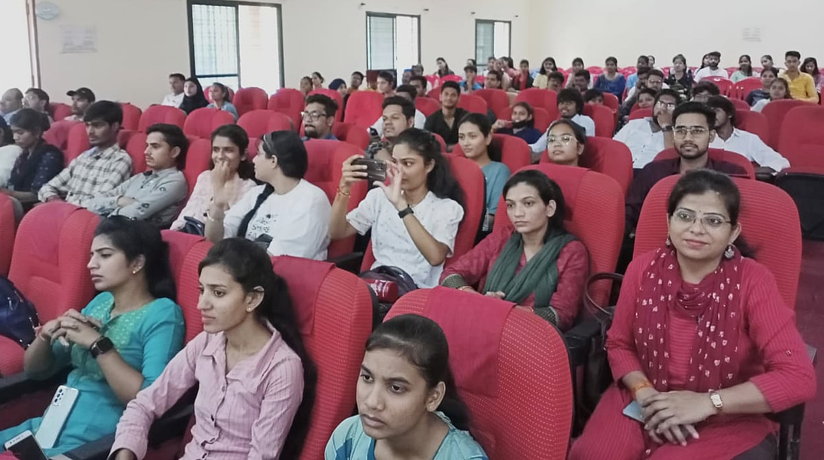Ujjain: Students raise basic issues during talks with Vikram University ...