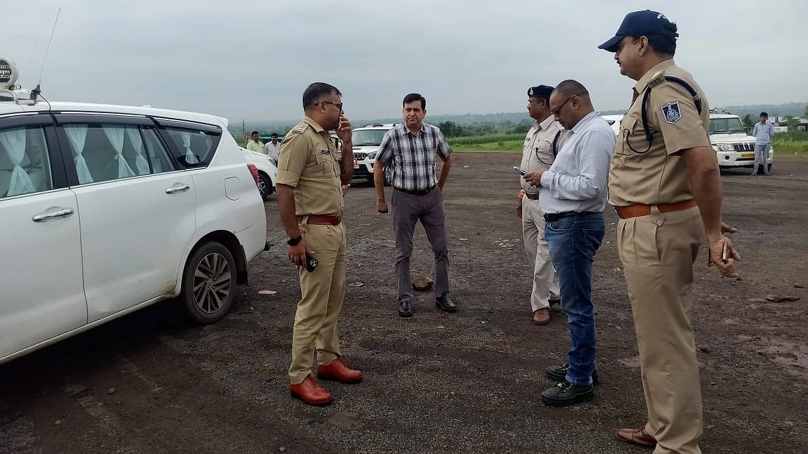 MP: Liquor mafia attacks Kukshi SDM, other admin officers