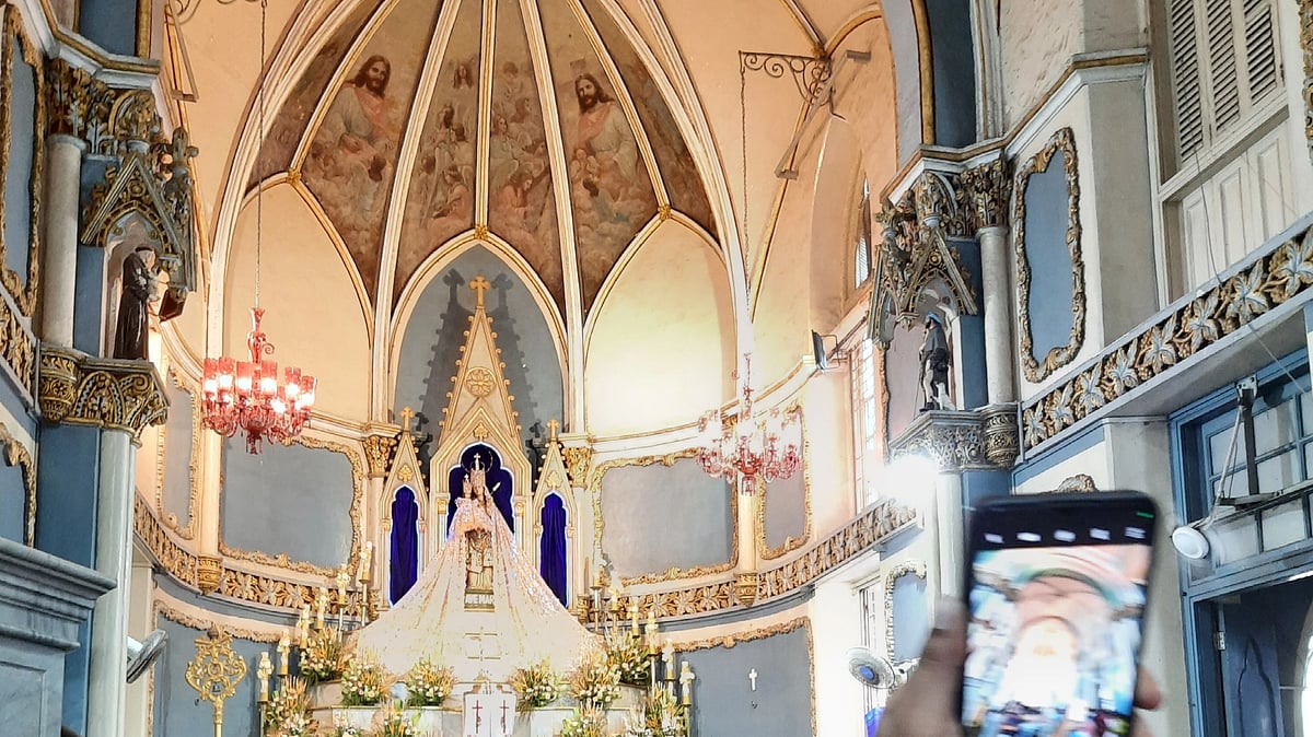 Mumbai: Last run for blessings, charity mark end of Mount Mary fair