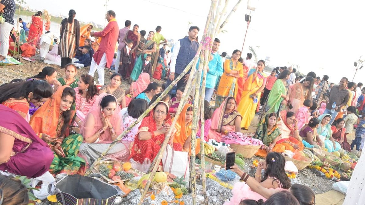 Pithampur: Thousands celebrate Chhath Puja